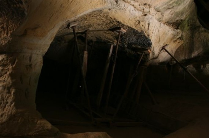 Enigma tunelului de sub Munții Bucegi care scurta drumul spre Sinaia, a ...