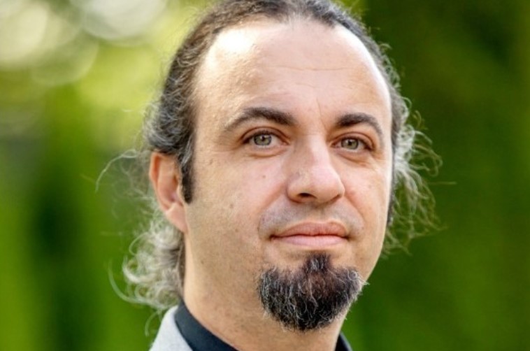 Cine este falsul arhitect: Are zeci de proiecte, cele mai multe în ...