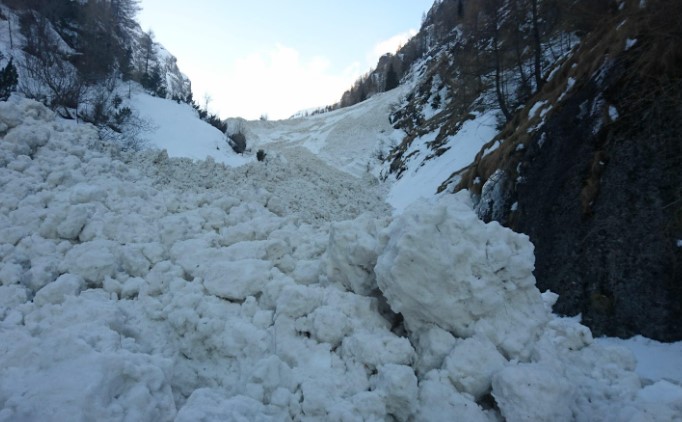 Risc mare de avalanșă în Bucegi: Gradul 4 din 5. „Stratul nou depus ...