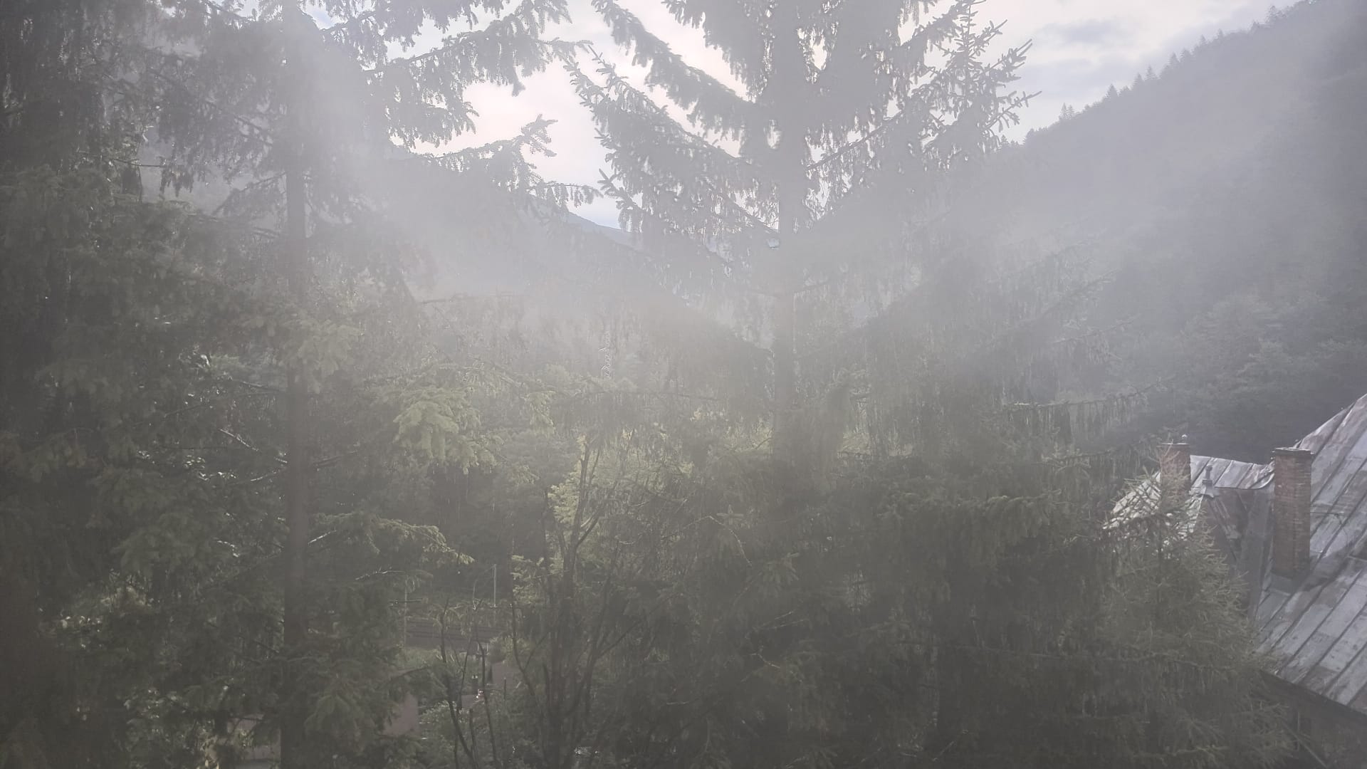 Instabilitate atmosferică: Alertă de furtună la Sinaia - Sinaia Group