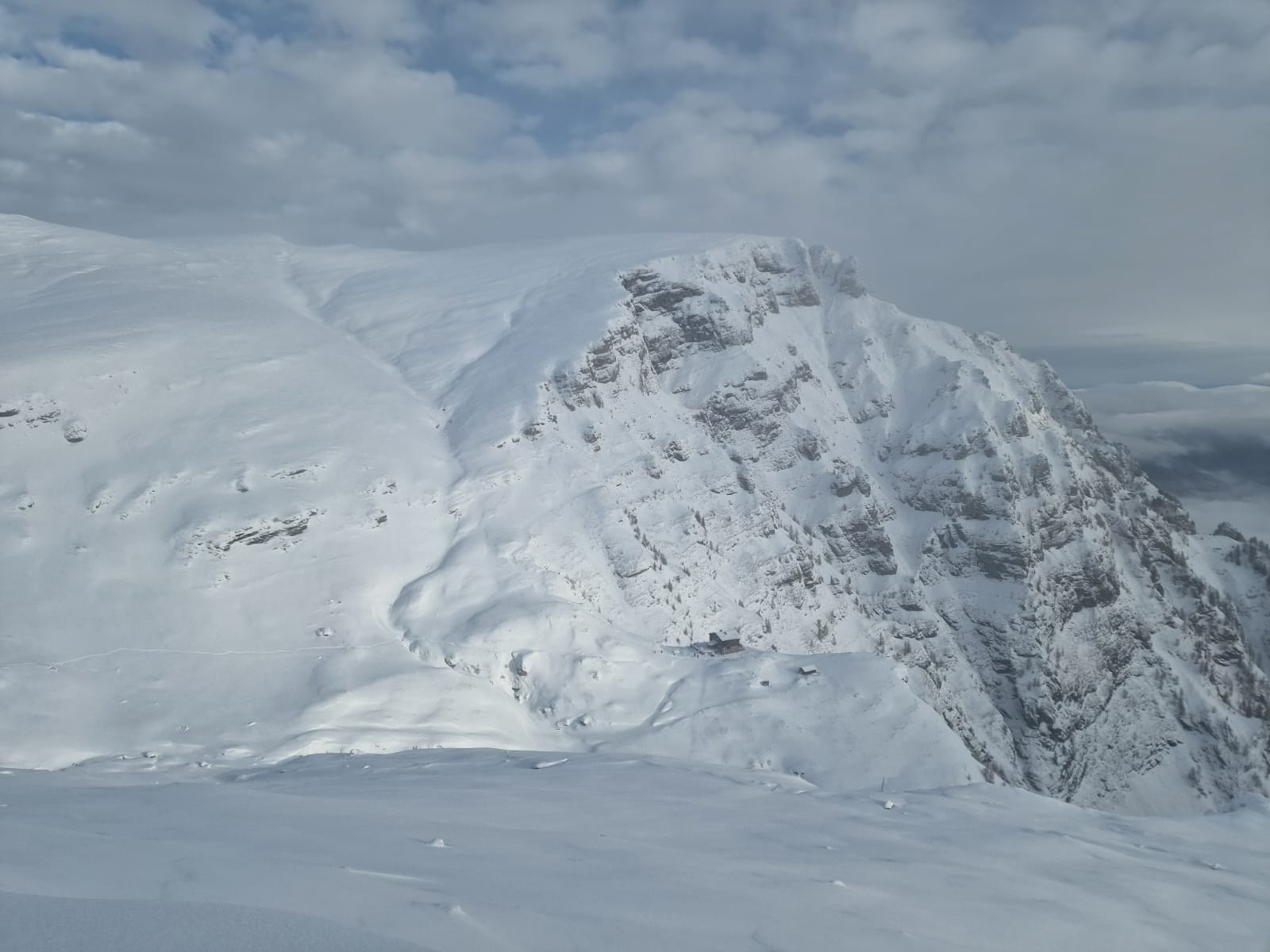 Risc de avalanșă în Bucegi. Salvamont Prahova: „Nu vă aventurați pe ...